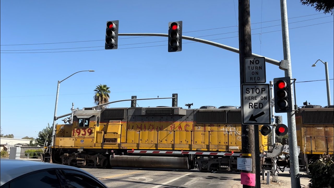 UP 1939 LRS51 Local North - First Street Railroad Crossing, Escalon CA ...