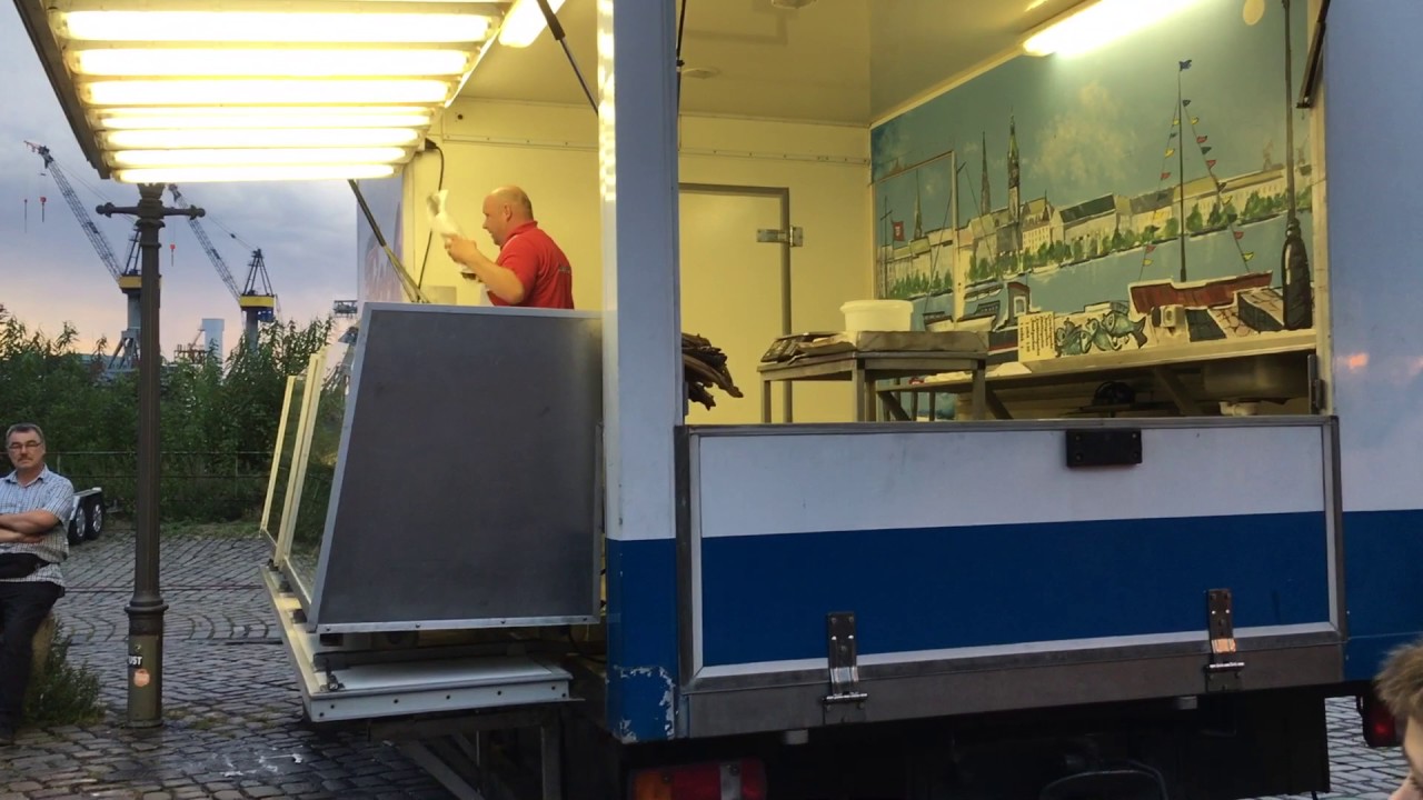 Marktschreier auf dem Hamburger Fischmarkt - YouTube