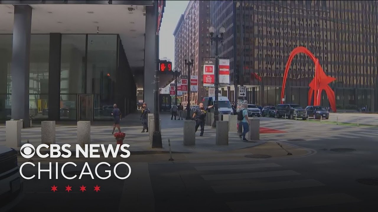 Dirksen Federal Building in downtown Chicago on lockdown - YouTube