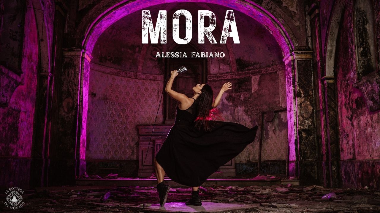 V.M.18 - MORA - Alessia Fabiano - YouTube