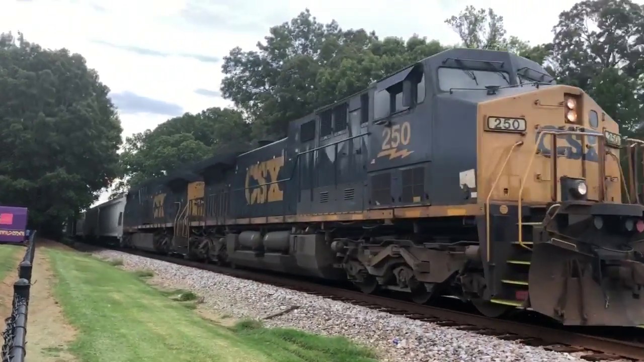 CSX 250 Leads a Fast but Short Q038 as he runs max speed by me ...