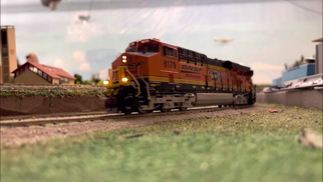 My BNSF OCS train running the club layout with 2 BNSF 25th anniversary units leading - YouTube