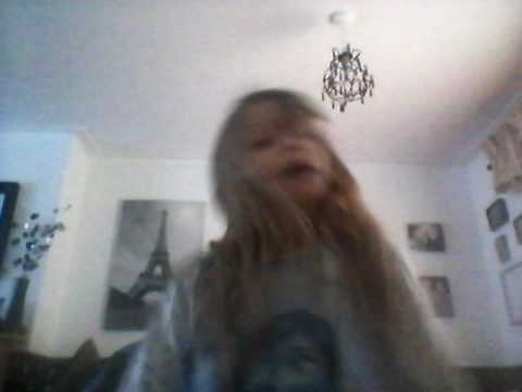 Summer Murphy singing shaun(2) - YouTube