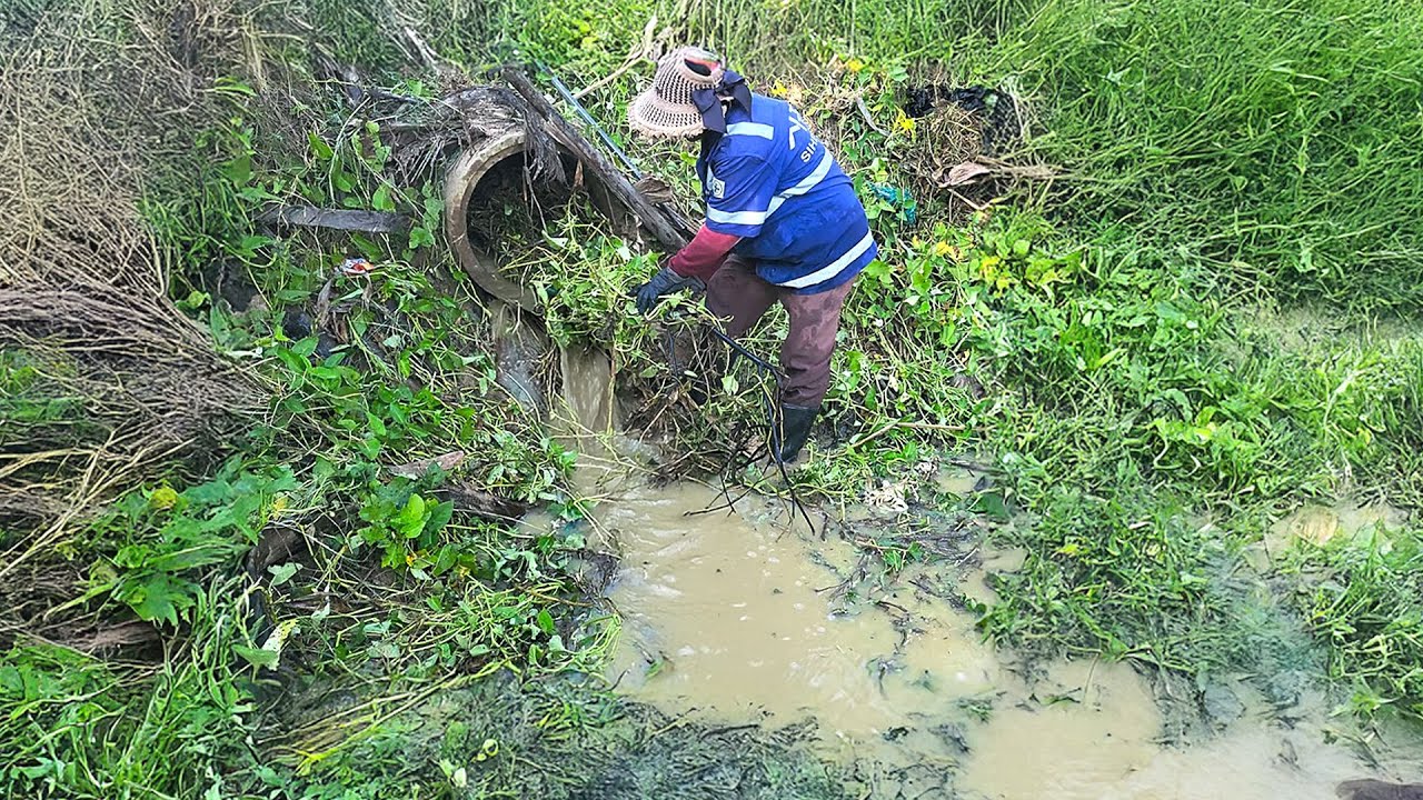 Unclogging a Huge Culvert Removing Massive Blockages - YouTube