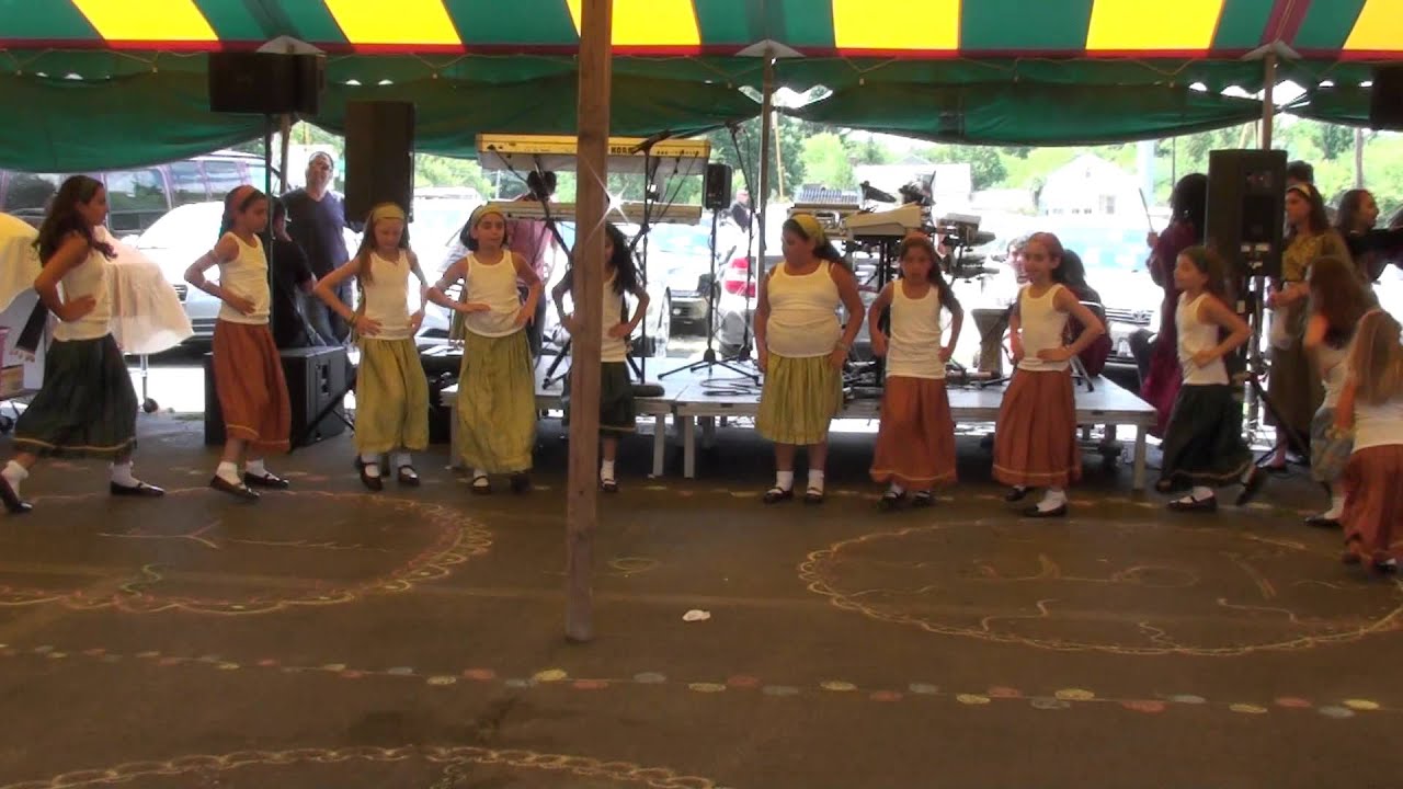 Young Kids Perform Arabic Dance - YouTube