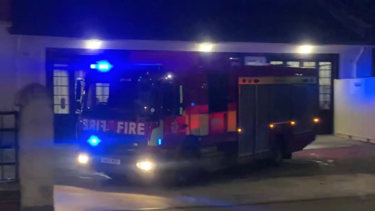 ***FRU TURNOUT*** London Fire Brigade Fire Rescue Unit Turning Out Of ...