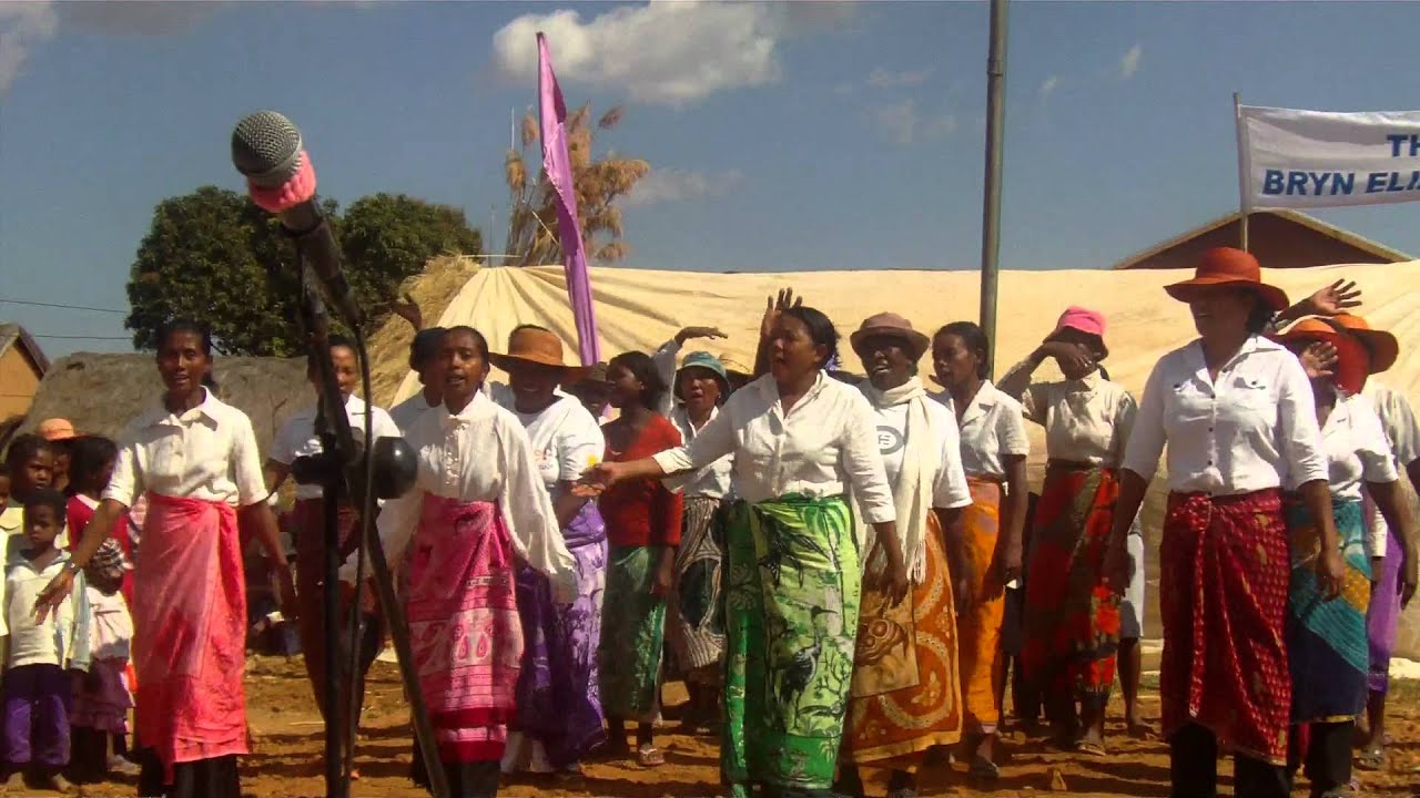 Malagasy Dancing 1 - YouTube