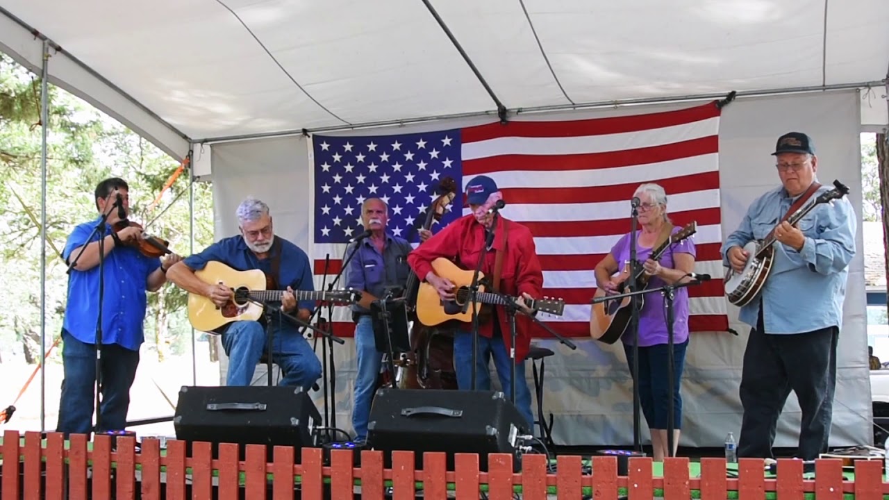 Stuff That Works Fred Holt and Mostly Merle-Rainier Pickin' Party - YouTube