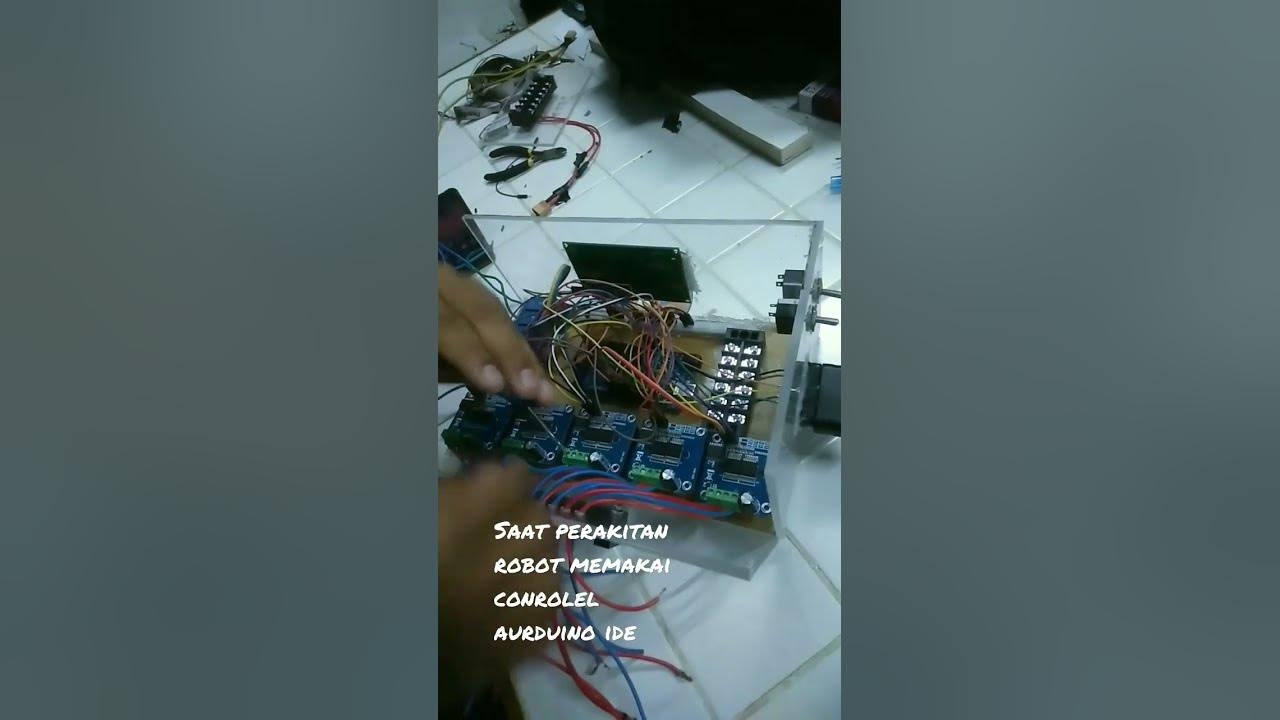 proses perakitan robot memakai arduino - YouTube