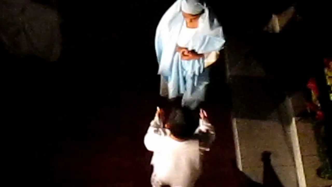 Mary meets Archangel Gabriel - YouTube