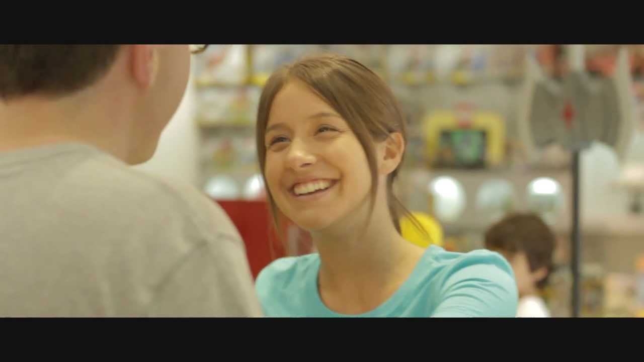 Sebastian Badilla y Denise Rosenthal en El Babysitter - YouTube