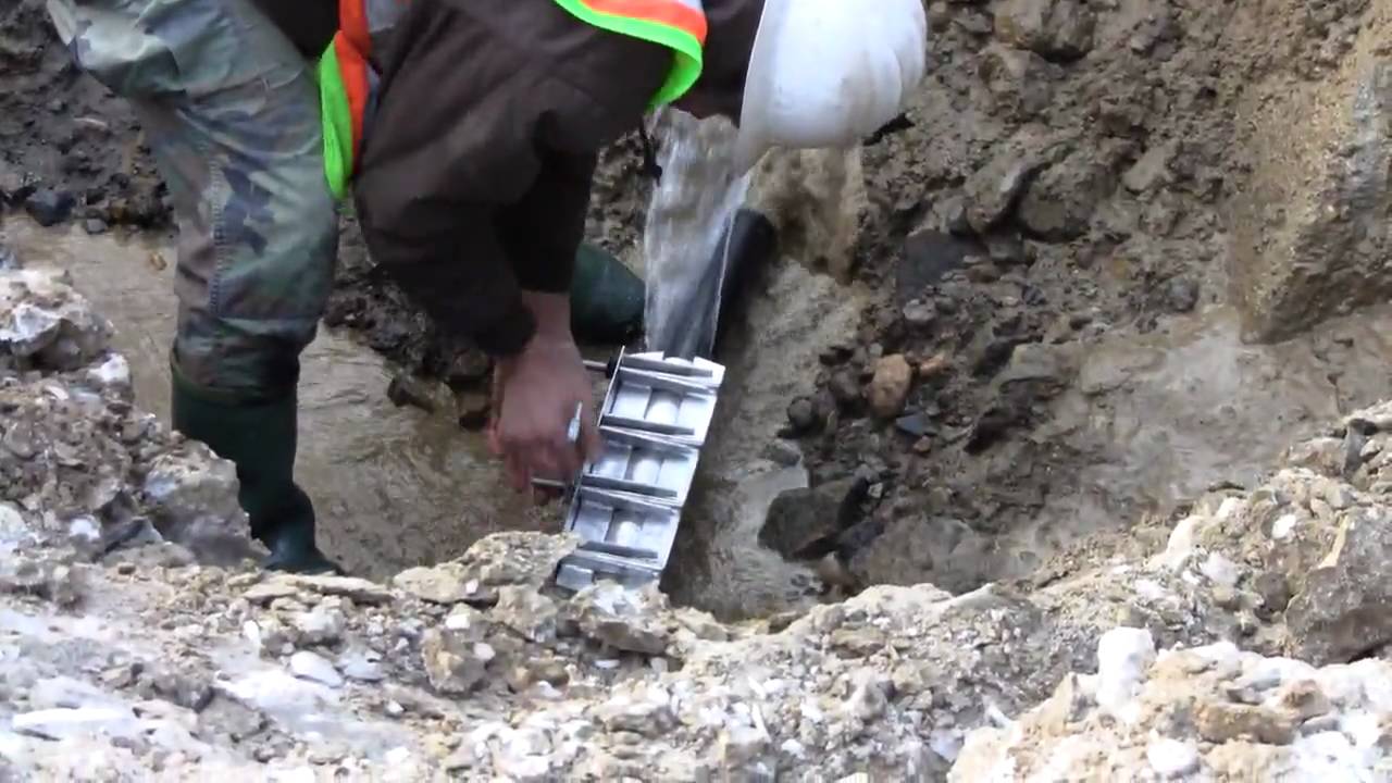 How to fix a busted water main - YouTube