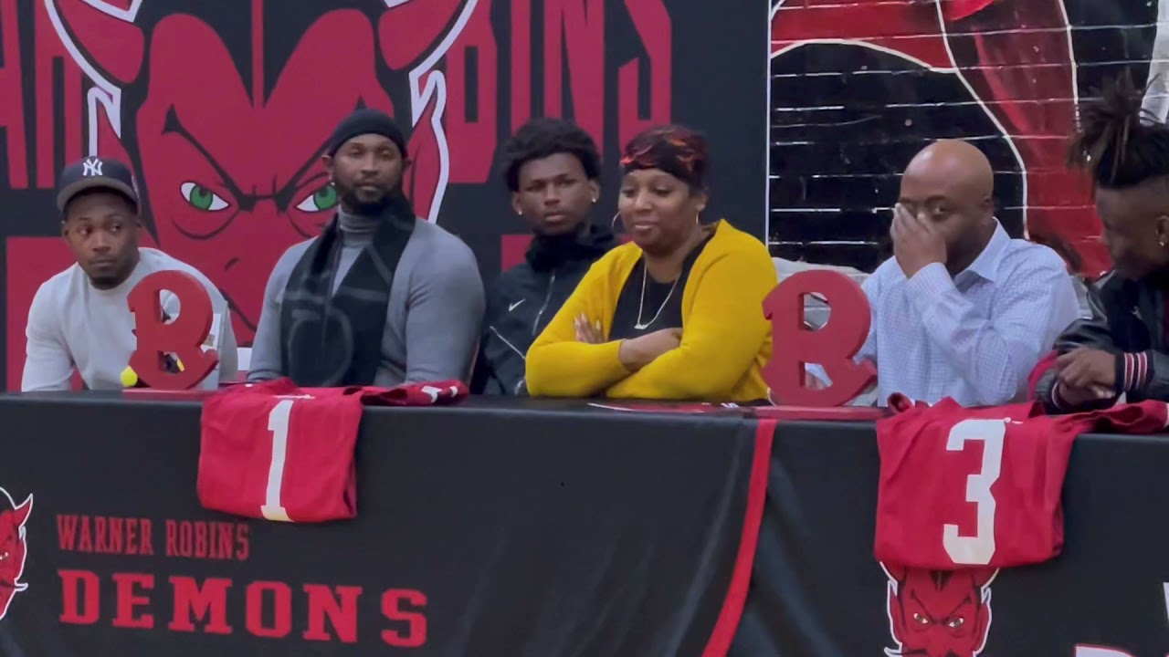 Daveon Walker Signing - YouTube