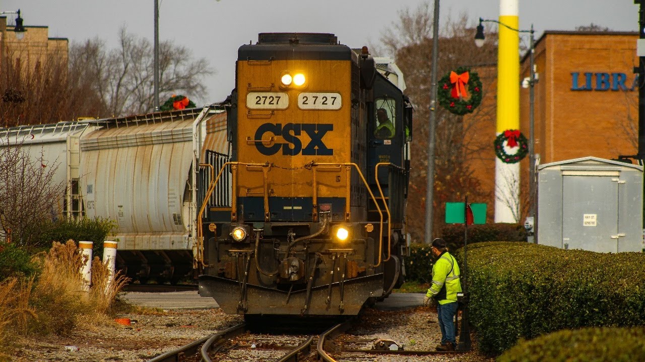 [AMTK/CSX] P40DC 831 Leading P090-15 and GP38-2 2727 Leading F736 with ...