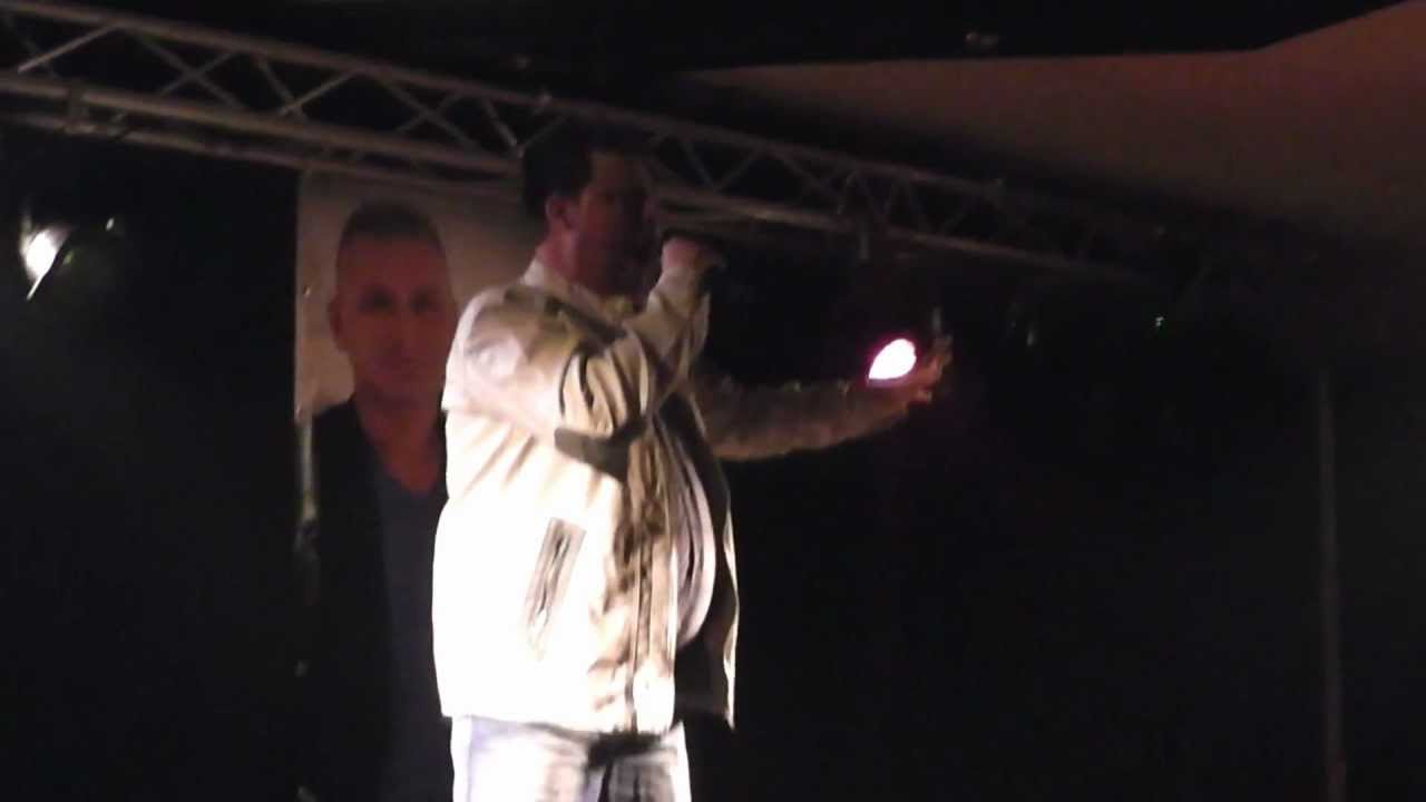 Leon Basley zingt bij Patrick Dano 23-02-2013 - YouTube