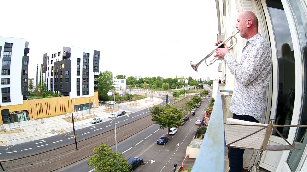 Havana - YMCA - trompette au balcon à Rezé - trumpet on the balcony ...