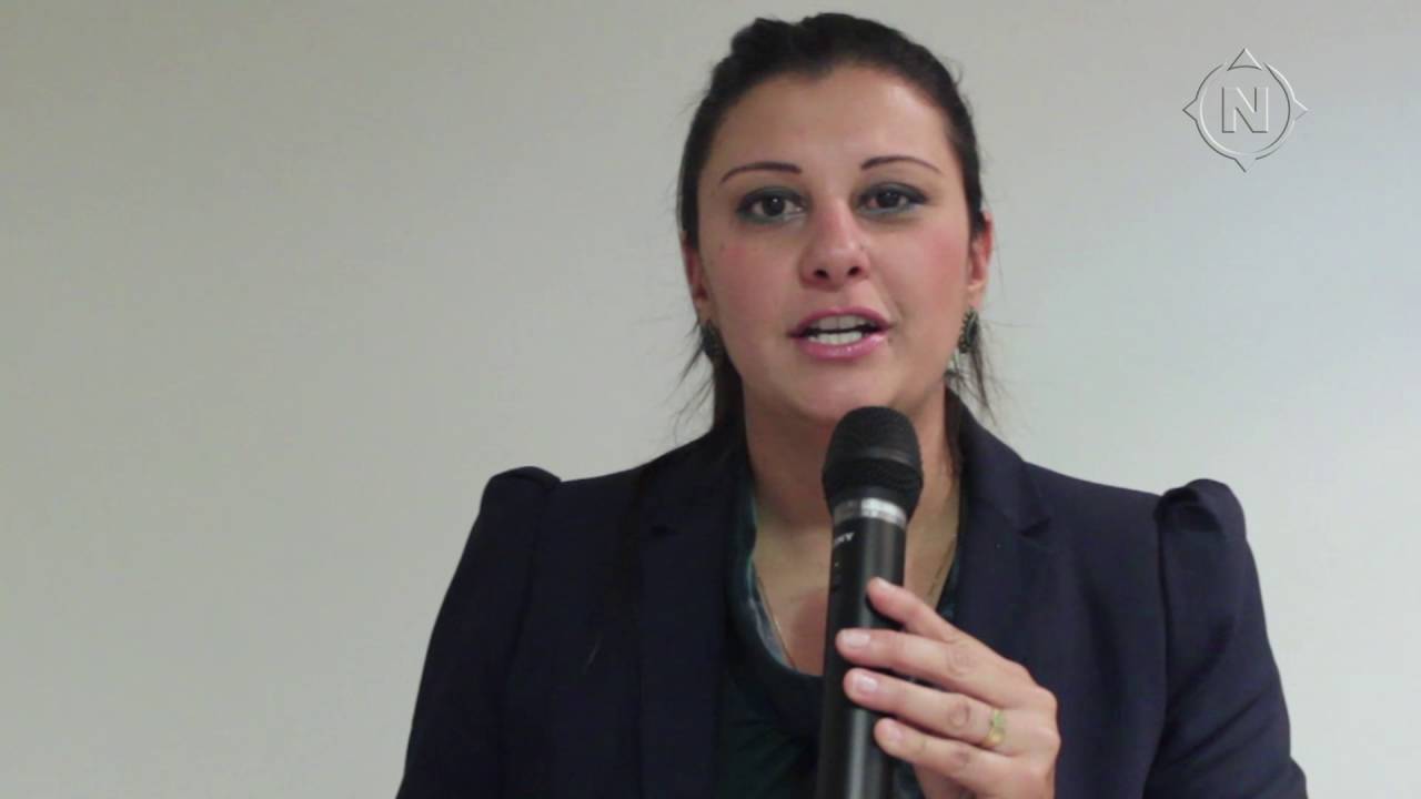 Livia Mandelli - Pílulas do Conhecimento - YouTube