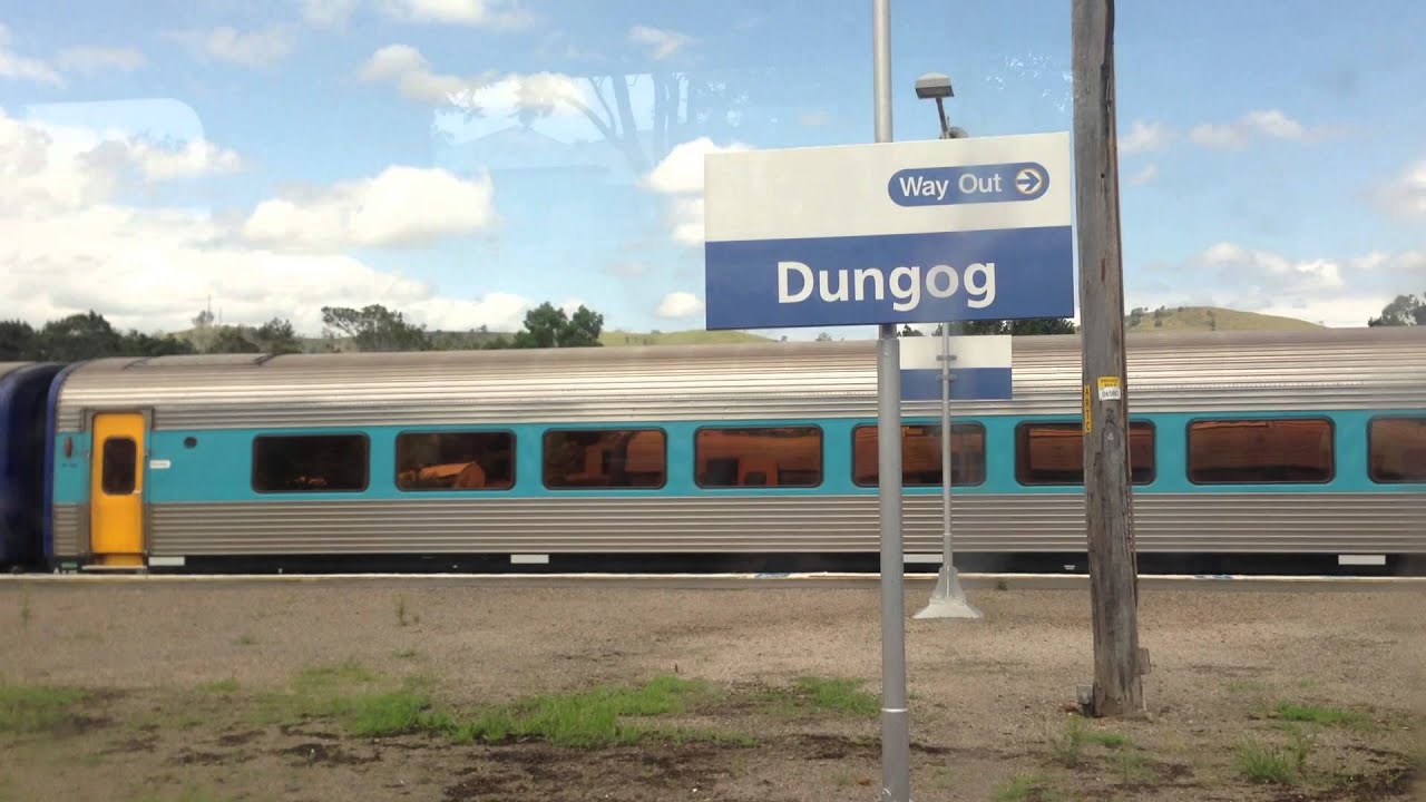 CountryLink XPT Train Departs Dungog Station - YouTube