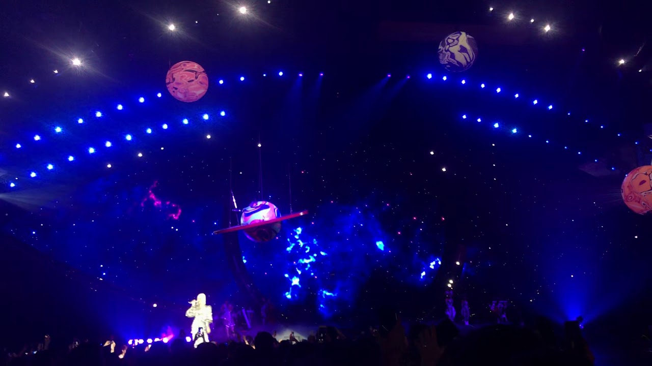 KATY PERRY | One Of Us [Live at Witness The Tour in Barcelona] - YouTube