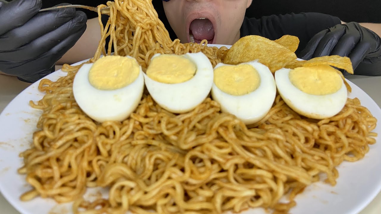 ASMR NUCLEAR FIRE NOODLES & 2 EGG | EATING SOUNDS | MO ASMR - YouTube