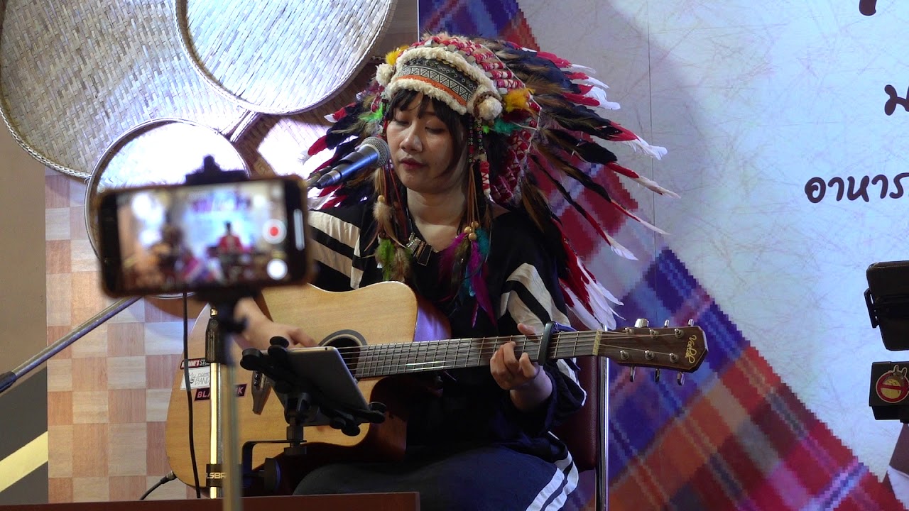 Country music singer at a shopping centre in Khorat, Thailand - YouTube