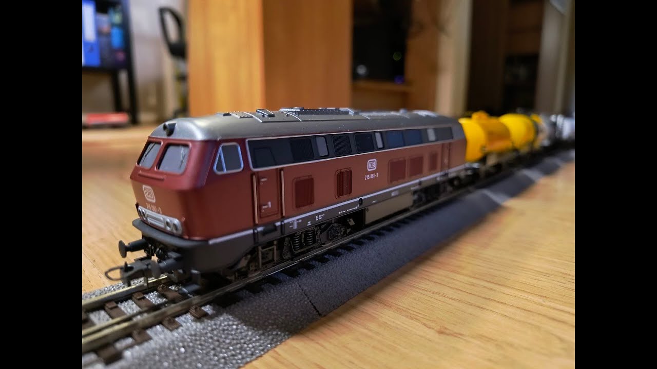 Roco BR 215 (V163) 061-3 Review - YouTube