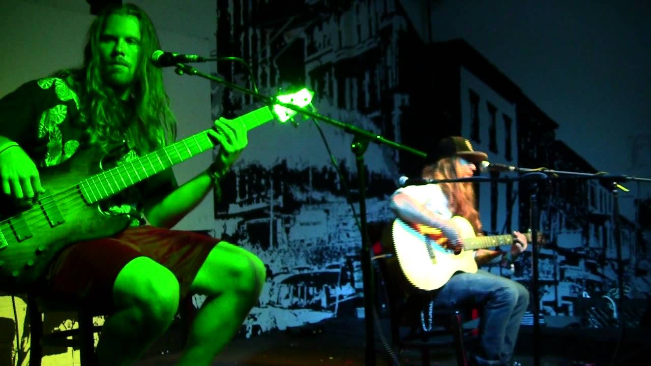 Gubbulidis - 2. Grey Street @ Putnam Den 2014-07-09 (Twiddle Duo) - YouTube