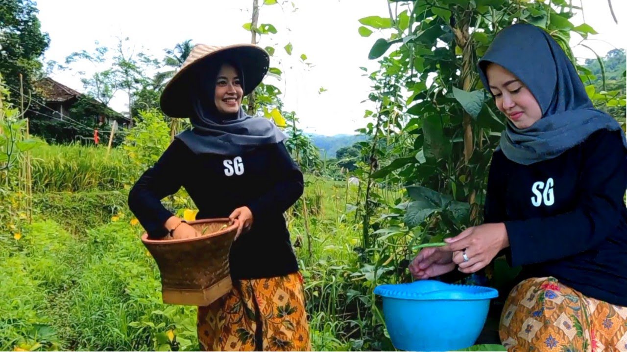CANTIK TERPESONA!! Gadis Desa Sukabumi Hidup Sederhana Di Kampung ...