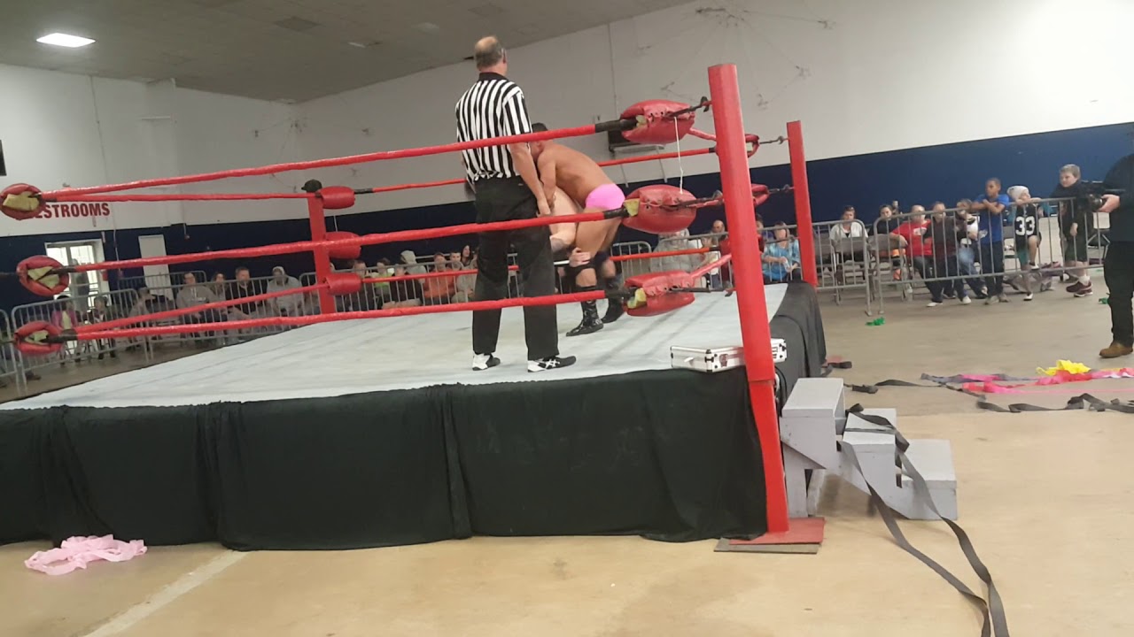 Hannibal Jaxsin vs "Delicious" Van Vicious - YouTube