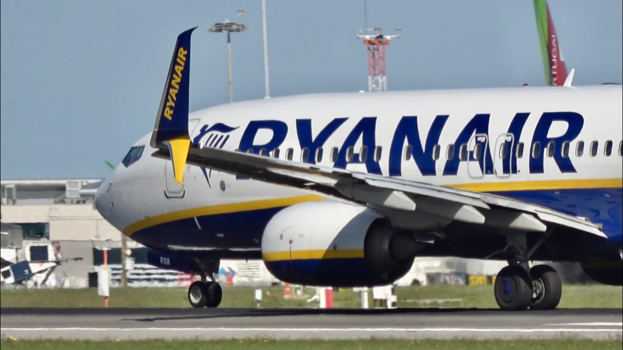 Ryanair Winglets Upgrade at Lisbon Airport - Takeoff of Boeing 737-800 ...