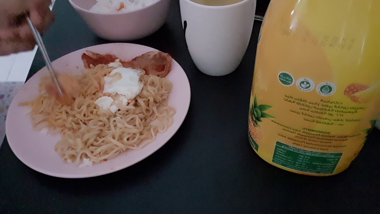 Pancit Canton + egg + kimchi. - YouTube