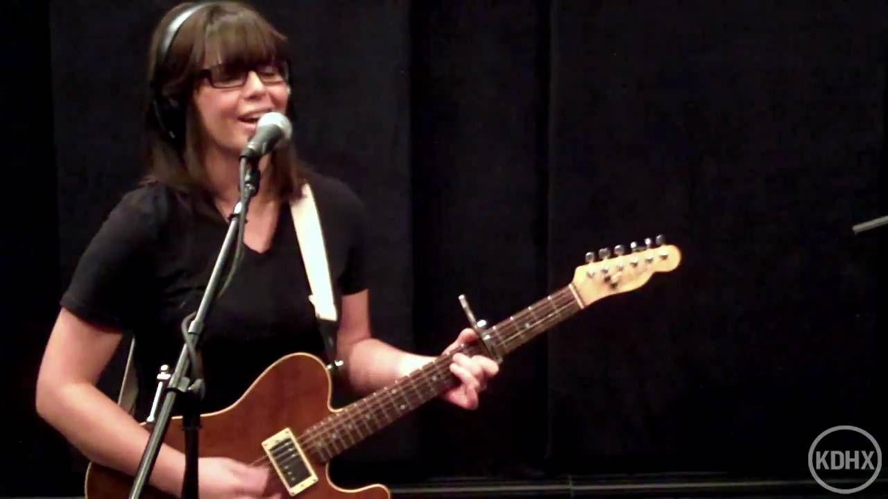 Beth Bombara "Pots and Pans" Live at KDHX 11/8/10 (HD) - YouTube