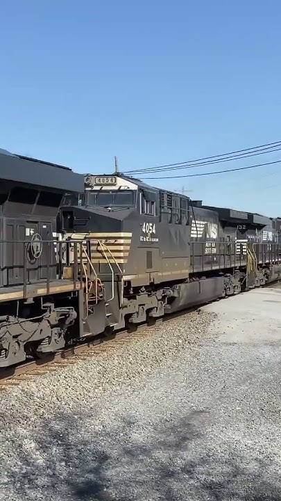 NS GEVO Leads a 4-pack of GEs on 27A #train - YouTube