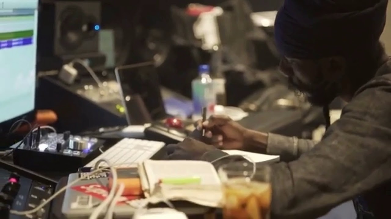 DJ Khaled " Special Studio Footage Feat Sizzla " - YouTube