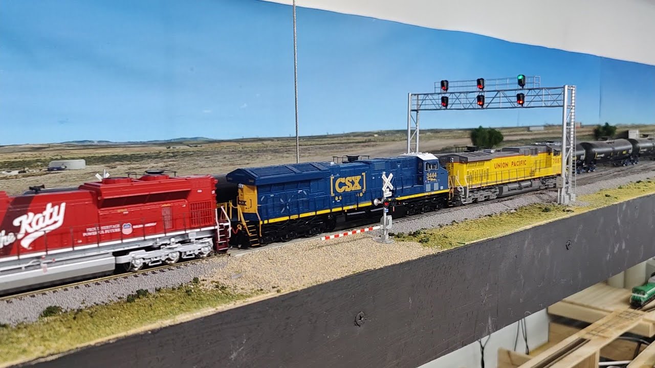 LIVE Halloween HO Scale Model Railroad in Action - UPRR Evanston Sub ...