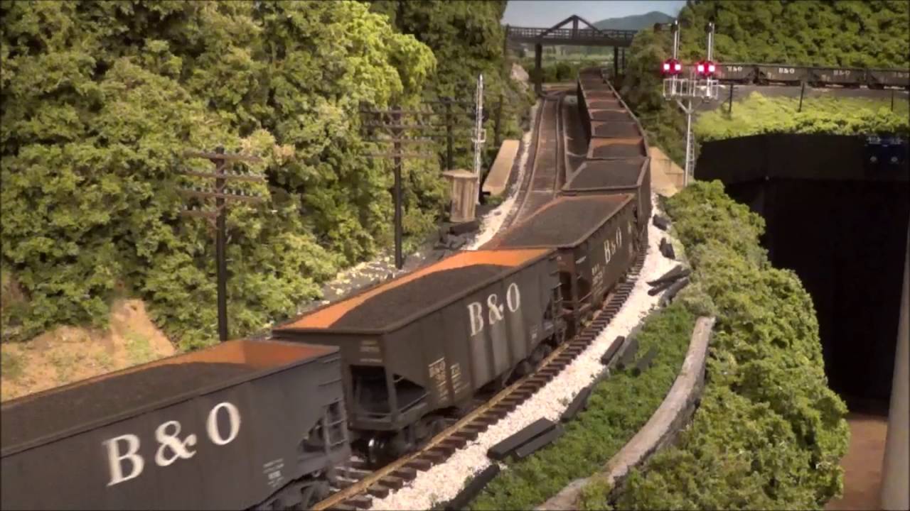 Moving Coal on the B&O O Scale - YouTube