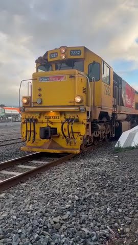 Kiwirail Train 1206 - YouTube