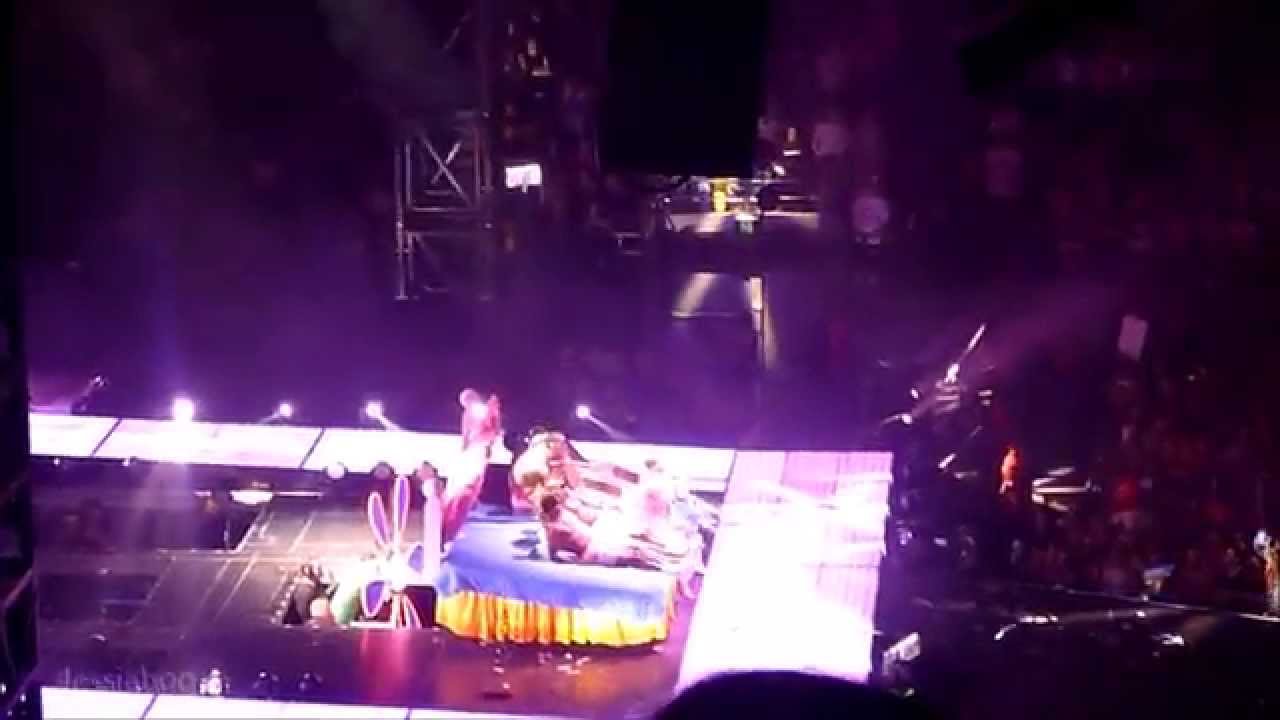 #GETITRIGHT - Miley Cyrus - Bangerz Tour Melbourne - YouTube