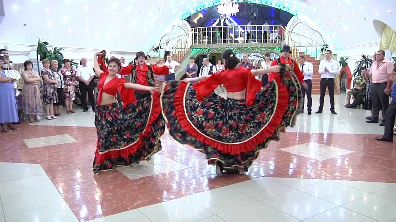 dansatori la nunta mea dans tiganesc - YouTube