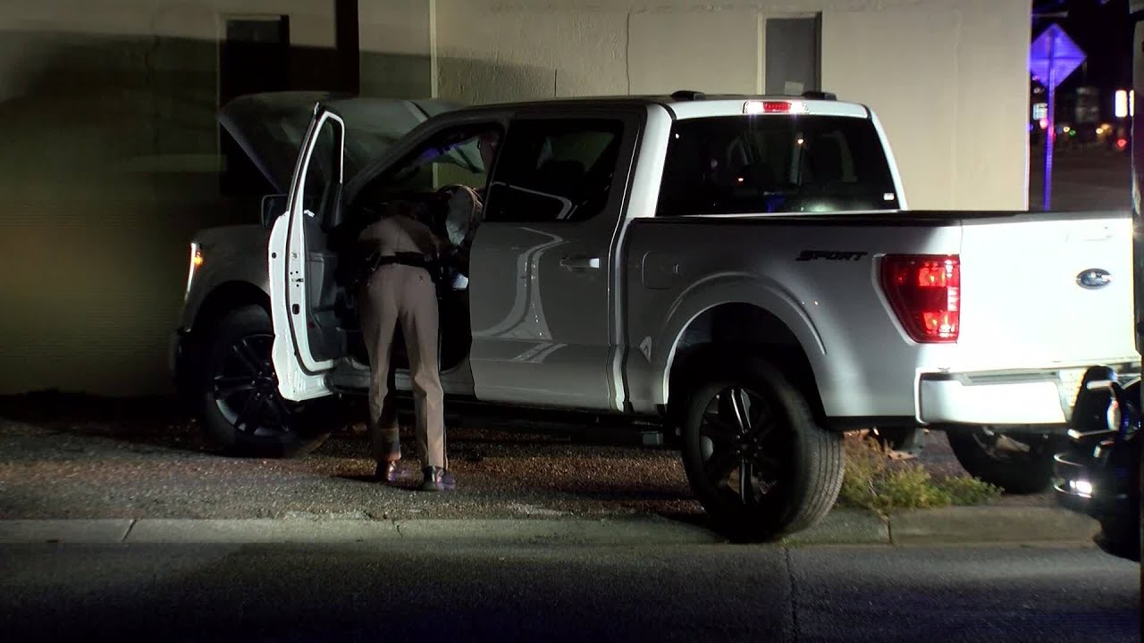 Pinellas County man crashes into building after fleeing traffic stop ...