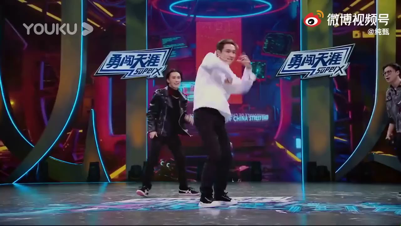 EXO Lay (Zhang) "Dance Freestyle" - YouTube