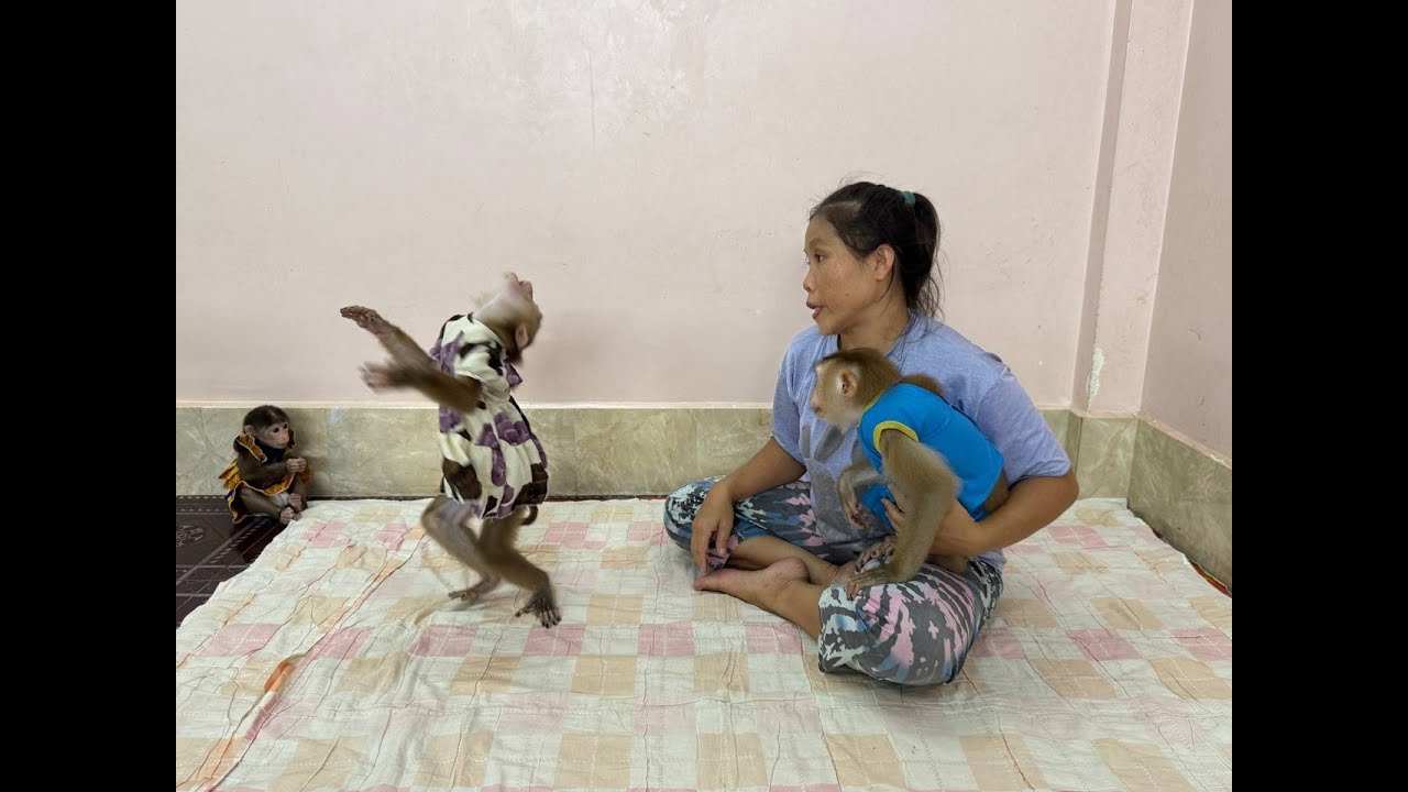 Sister Sovanny Dancing Traditional Dance To Show Mom Very Beautiful ...