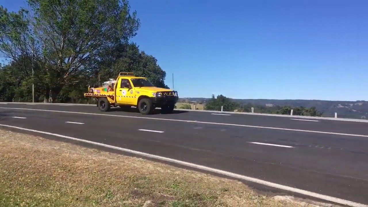 RFS - Maleny 41 Responding Code 3-0 | Bushfire, Conondale, QLD - YouTube