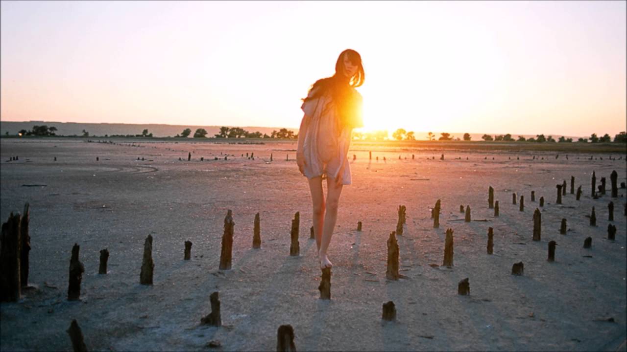 Renaldas - She's Like A Sunset - YouTube