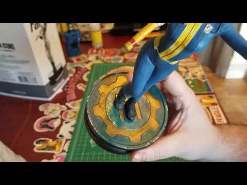 Fallout unboxing Day! Vault Girl statue and some funkos