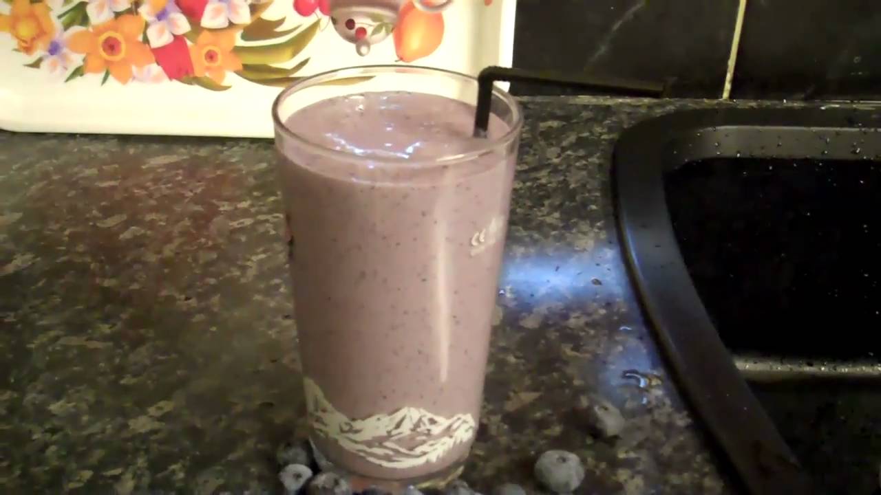 Blueberry smoothie with milk - YouTube