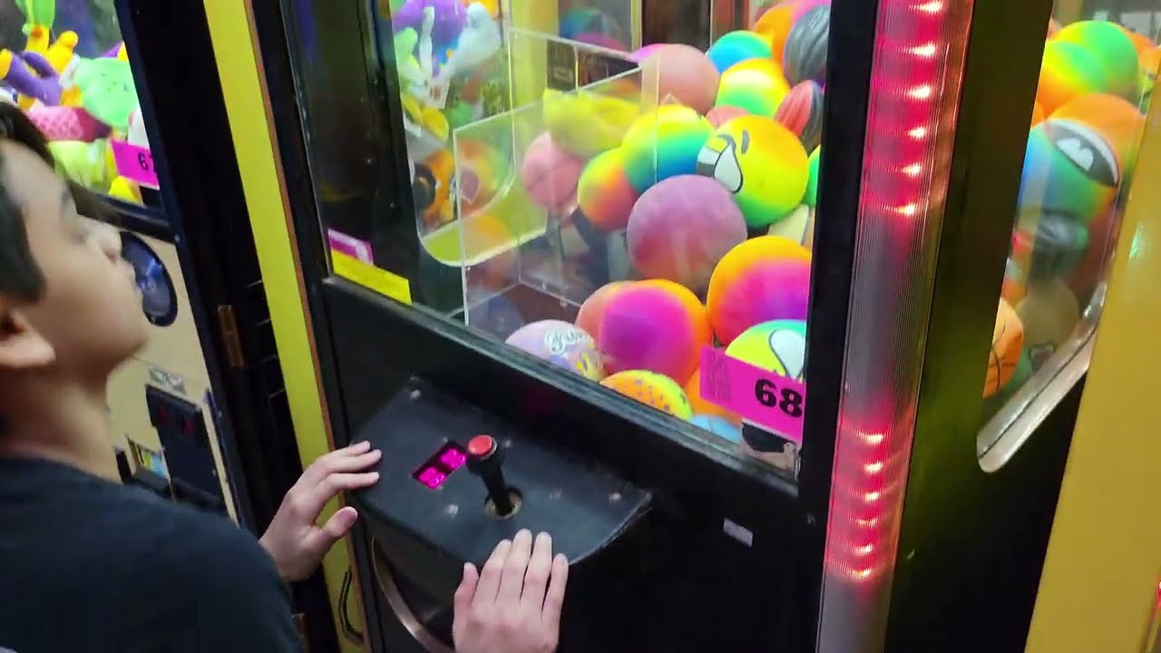 Lot #68 Claw Machine Prize Time Crane w Dollar Bill Acceptor - YouTube