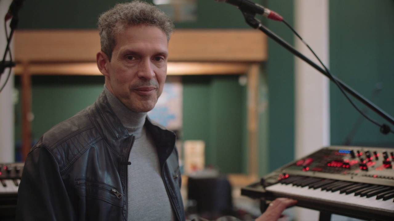 Roland Keyboard Rigs: Mike Lindup (Level 42) on the Roland JD-XA & RD ...