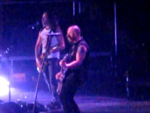 Daughtry singing "September" on 6/19/10 - YouTube
