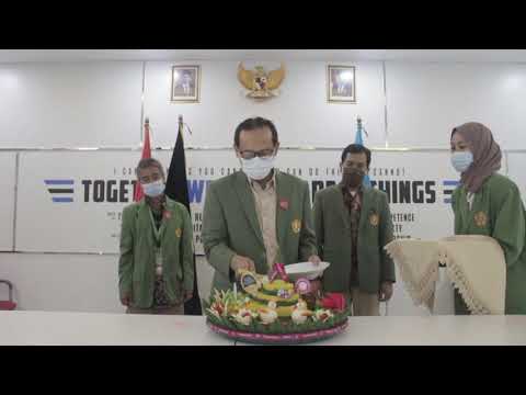 Pemotongan Tumpeng oleh Dekanat FIKES UPNVJ - YouTube